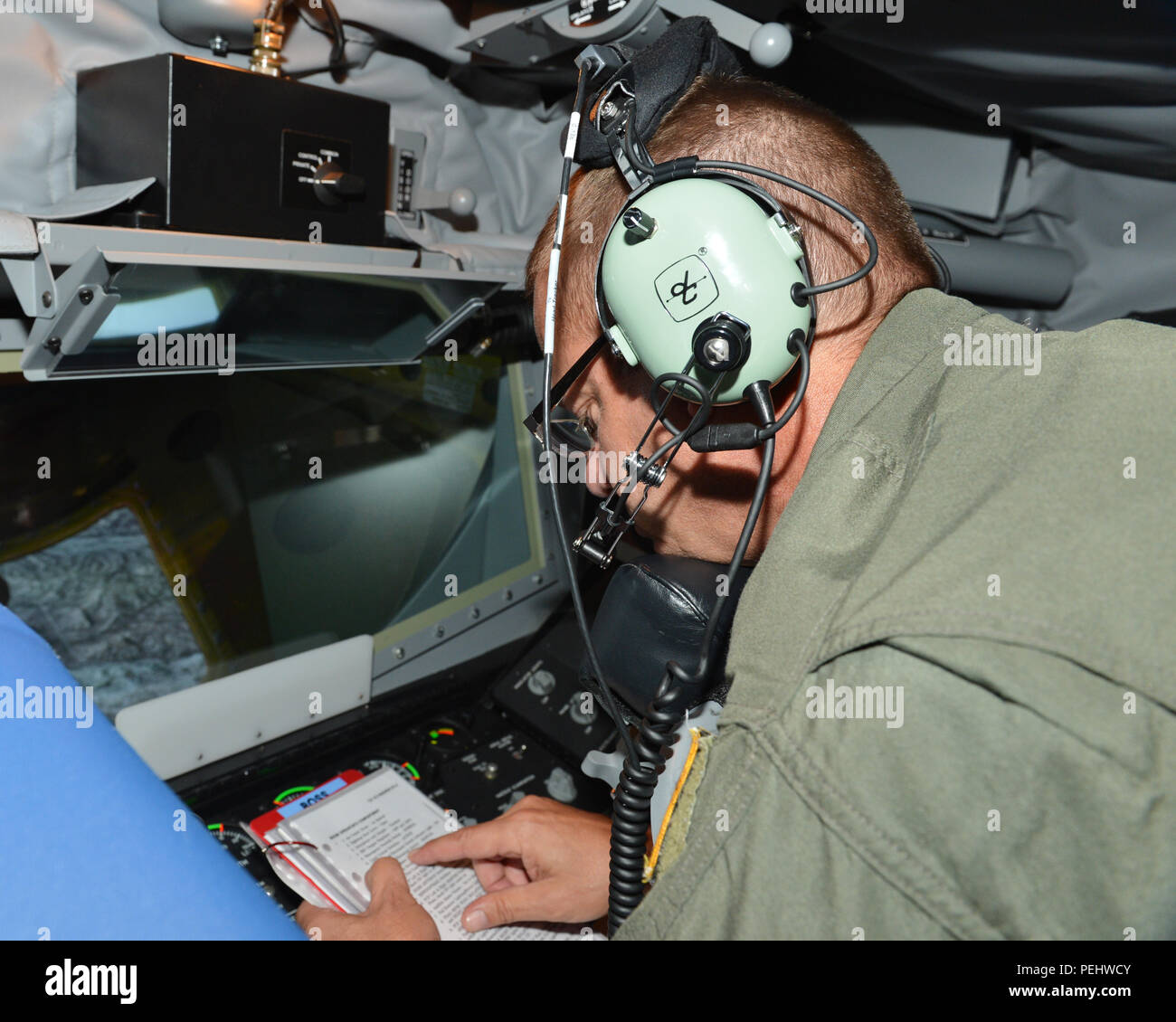 Master Sgt. Mark Stocking, a Nebraska Air National Guard boom operator ...