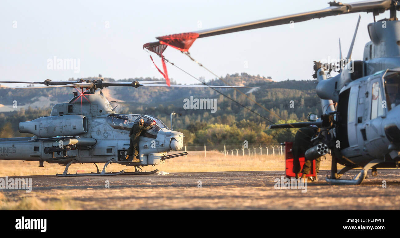 Marine medium tilt rotor squadron reinforced hi-res stock photography ...