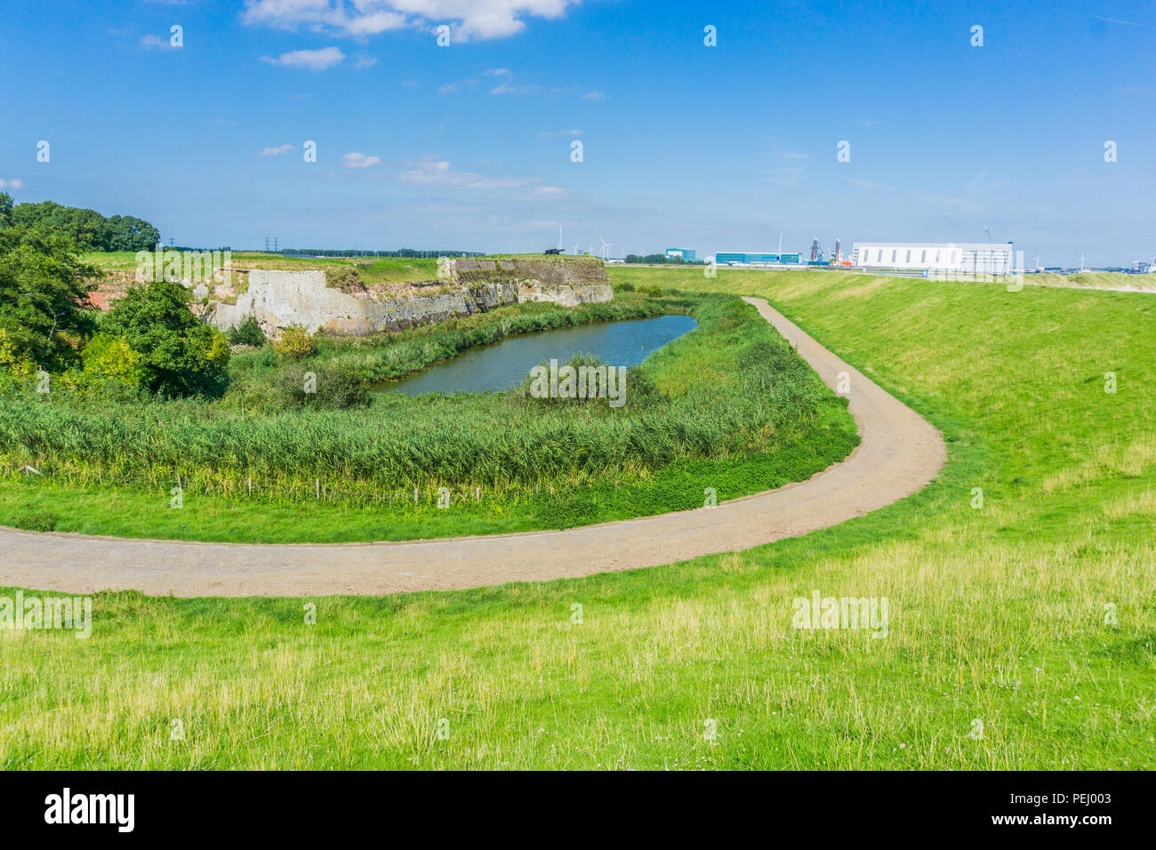 Big sky landscape curved road hi-res stock photography and images - Alamy