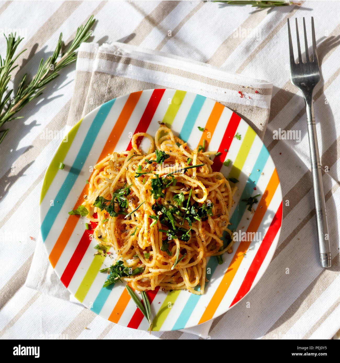 Spaghetti pasta with toasted garlic breadcrumbs, lemon and rosemary ...