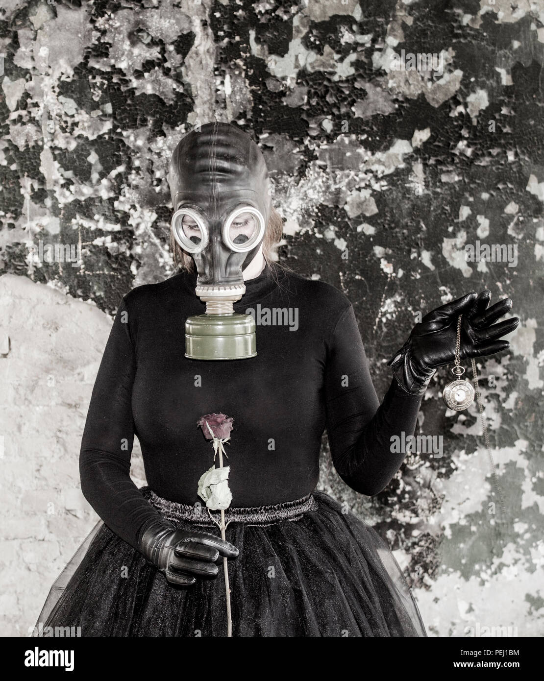 Gas mask girl hi-res stock photography and images - Alamy