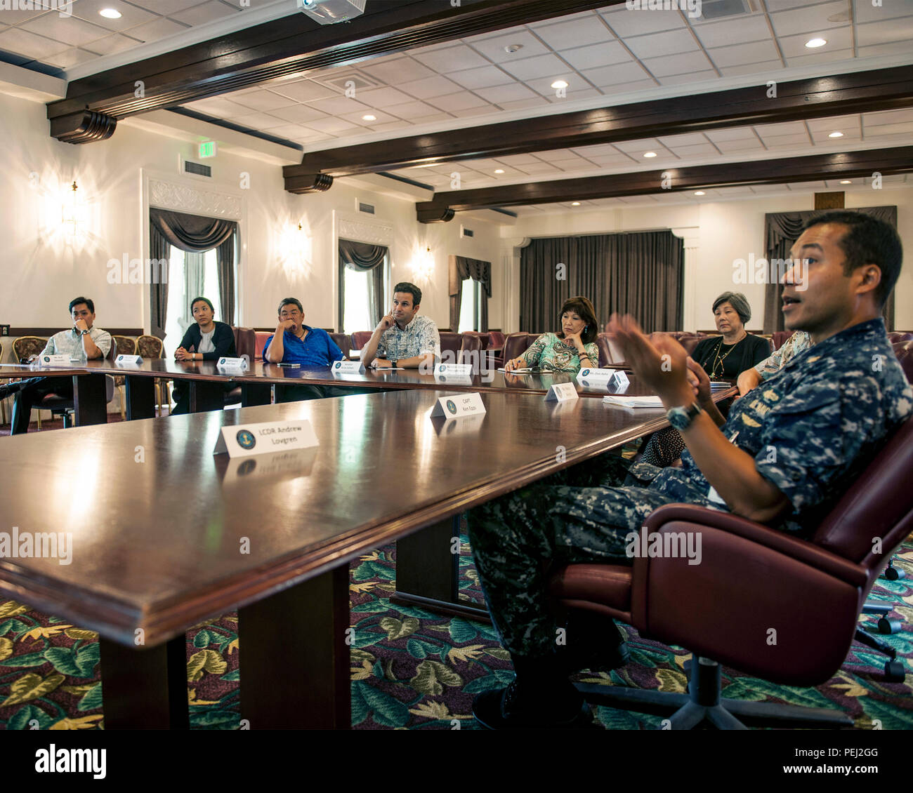 150826-N-ON468‐004 PEARL HARBOR (Aug. 26, 2015) Capt. Ken Epps, right ...