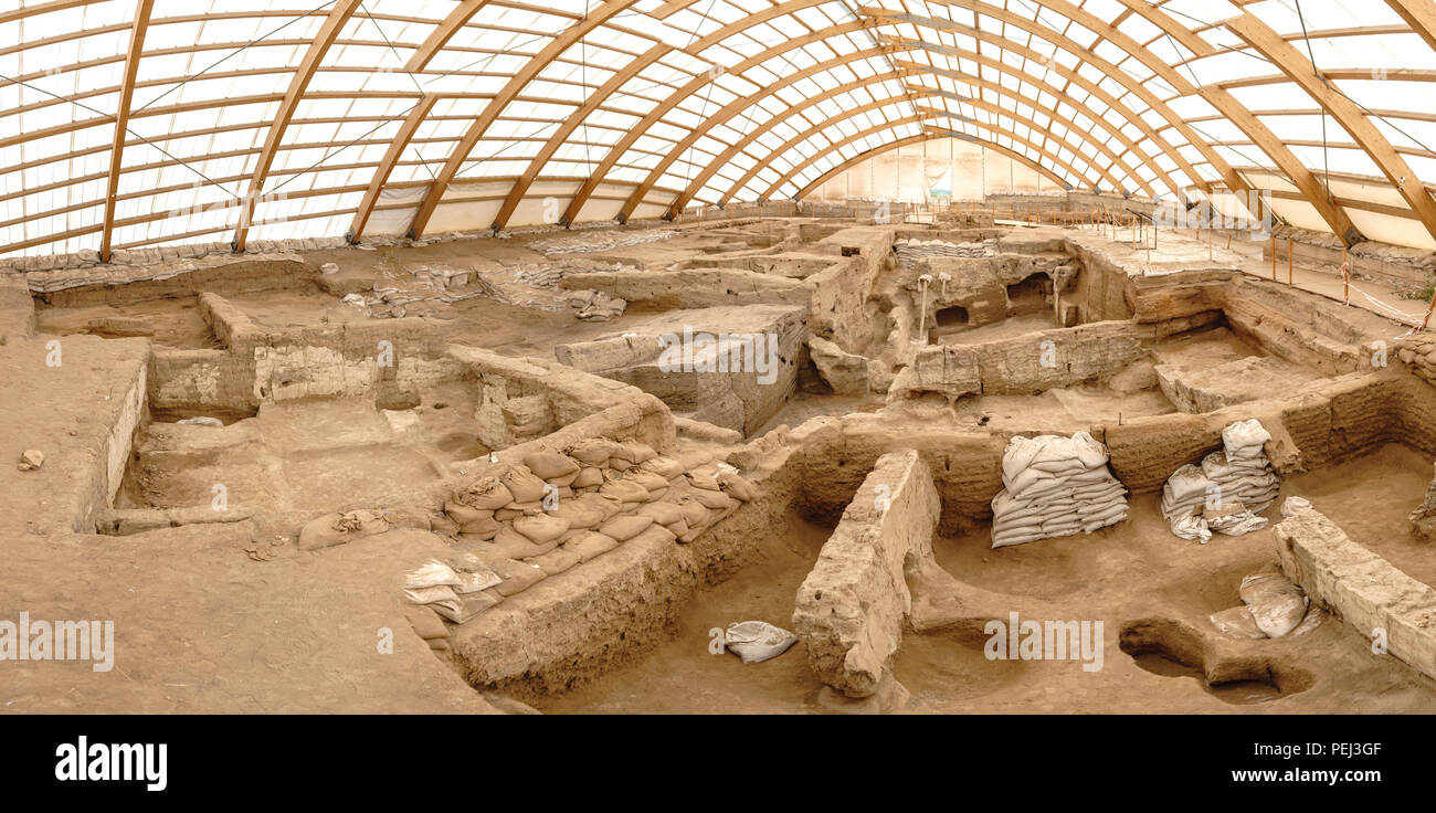 Catalhoyuk is oldest town in world with large Neolithic and ...