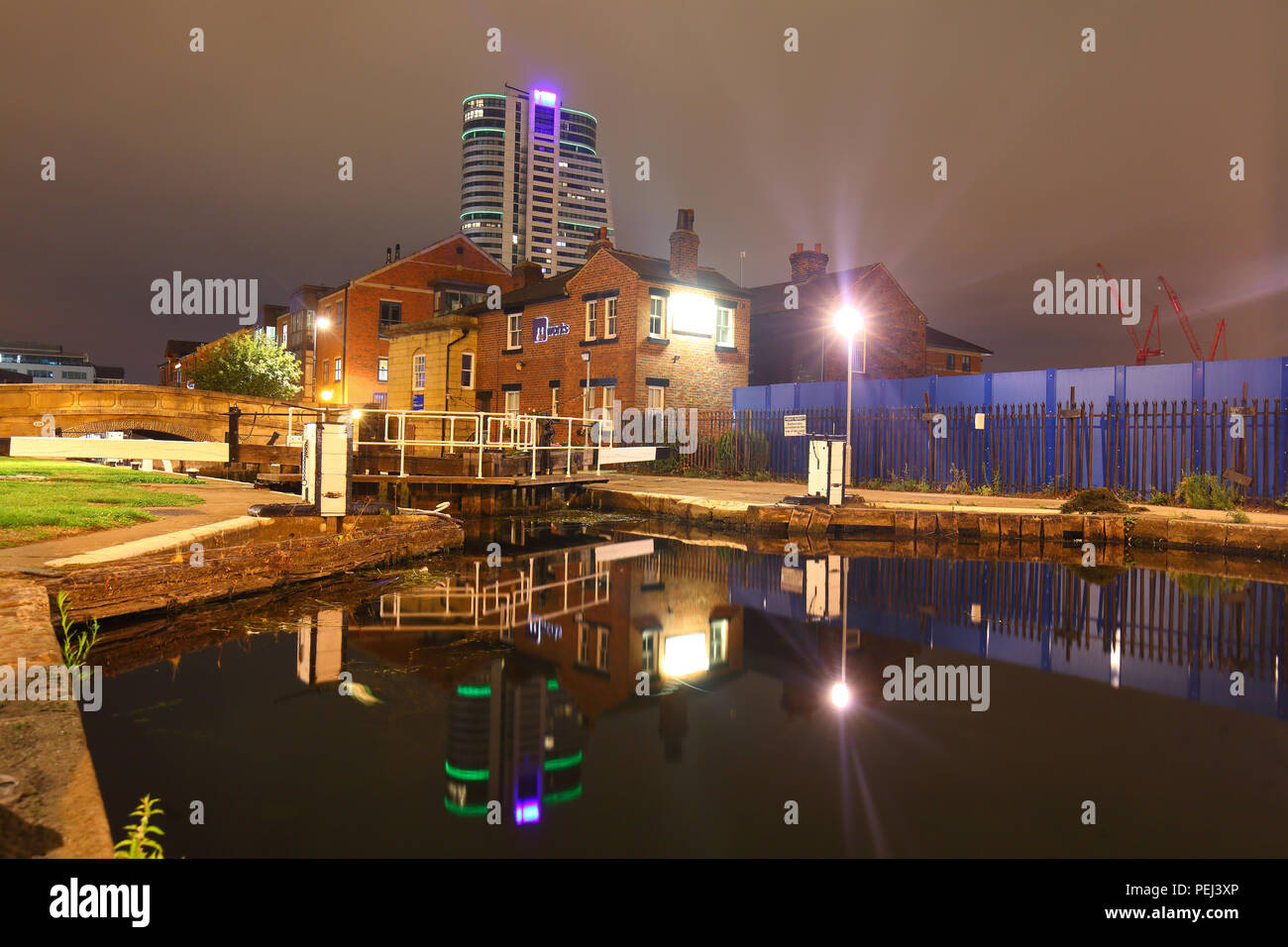 Leeds At Night High Resolution Stock Photography and Images - Alamy
