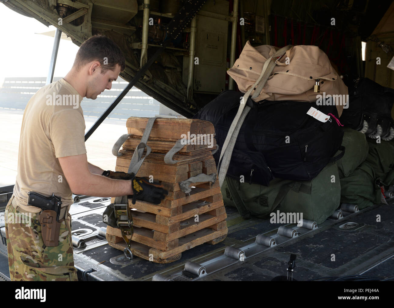 U.S. Air Force Staff Sgt. Casey Strauss, 774th Expeditionary Airlift ...