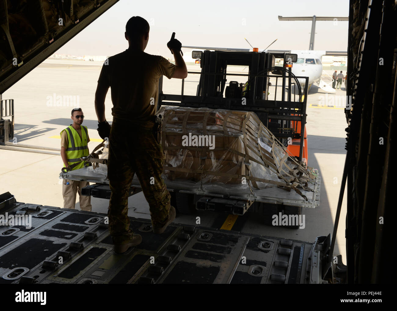 U.S. Air Force Staff Sgt. Casey Strauss, 774th Expeditionary Airlift ...