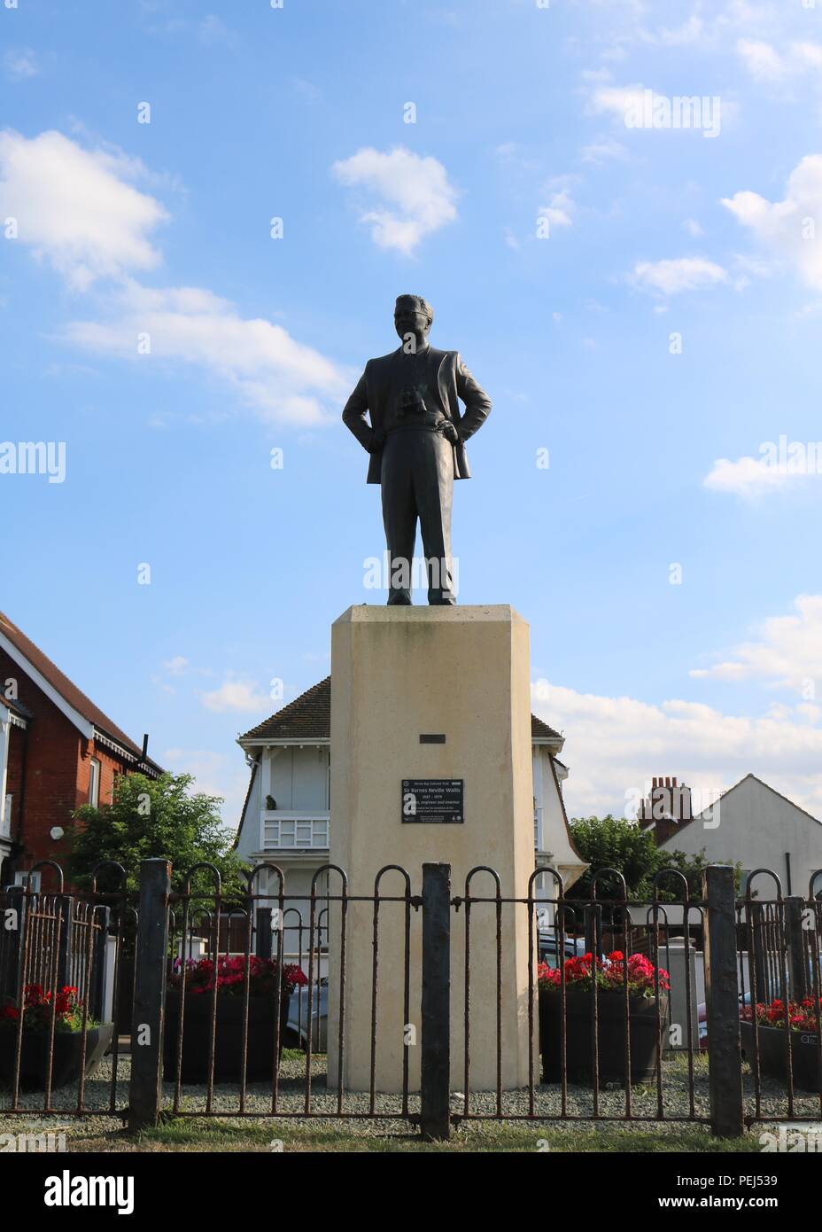 Barnes wallis hi-res stock photography and images - Alamy