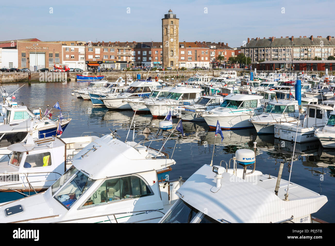Dunkirk boats hi-res stock photography and images - Alamy