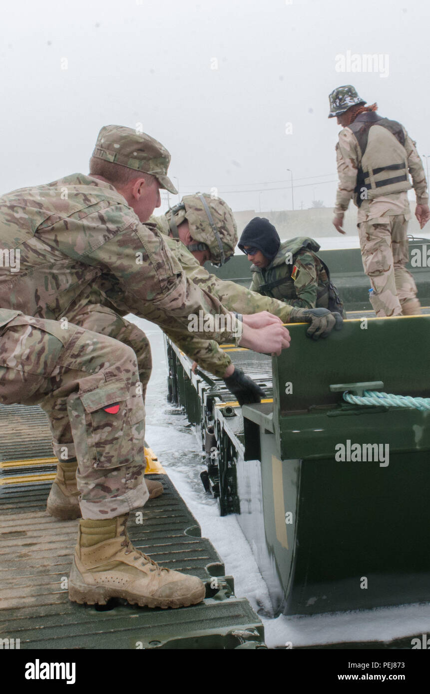 U.S. Army Soldiers with the 814th Multi-Role Bridging Company out of ...
