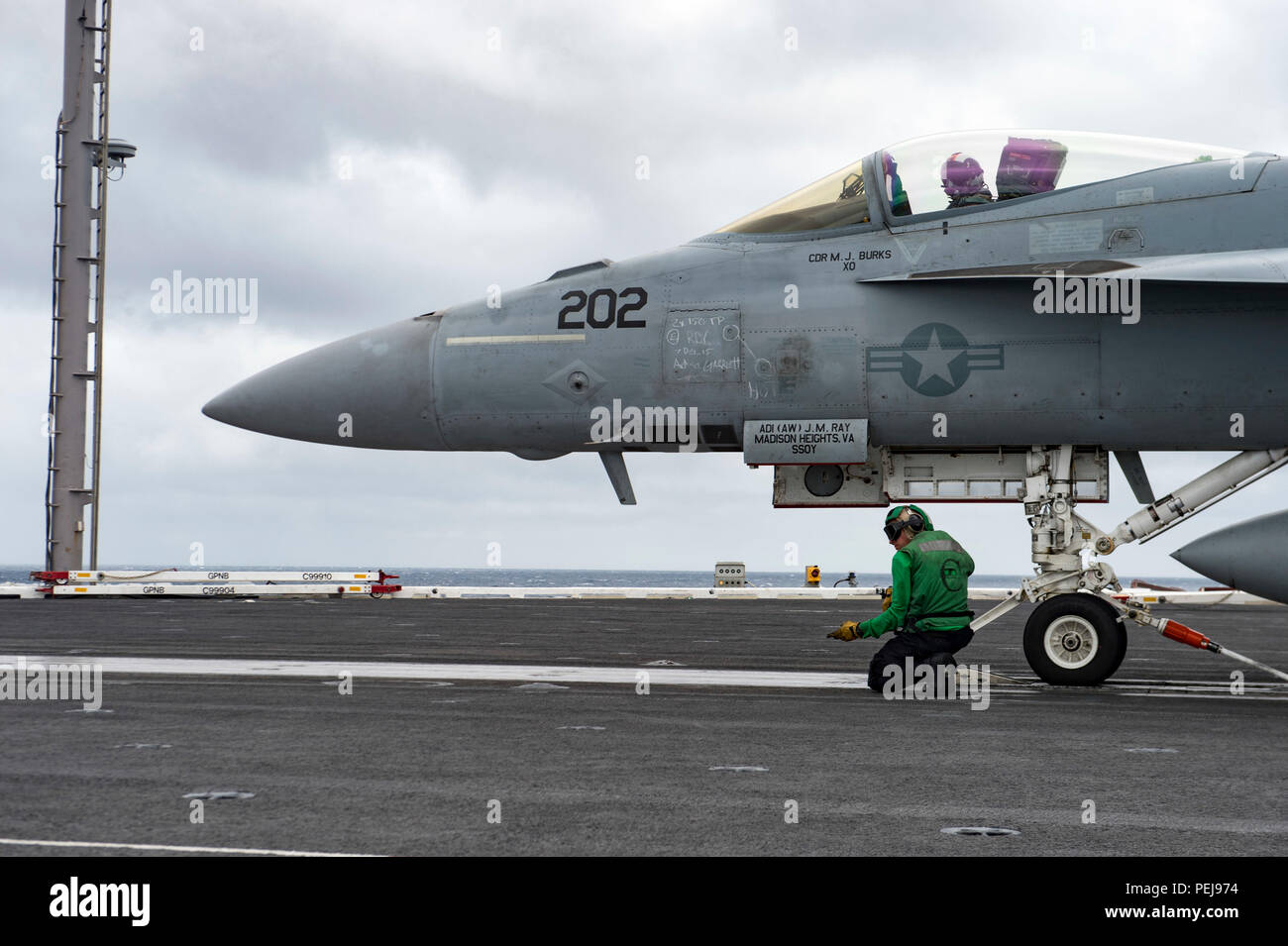 151207-N-KK394-061 ATLANTIC OCEAN (Dec. 7, 2015) - An F/A-18E Super ...