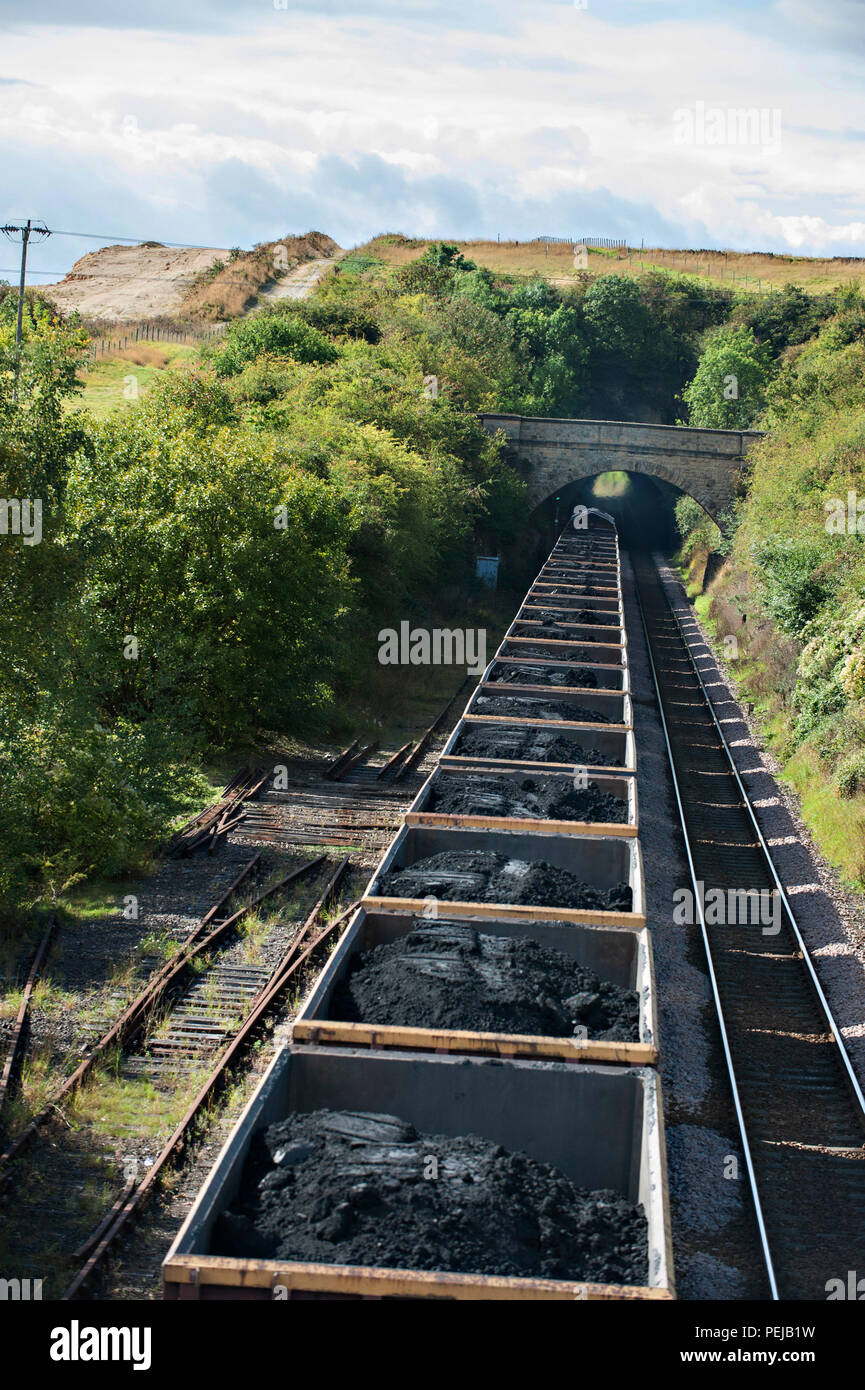 Bulk cement train hi-res stock photography and images - Alamy