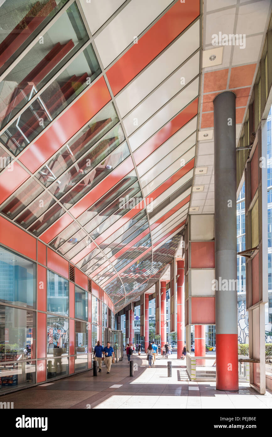 Exterior of the James R. Thompson Center - State of Illinois Building ...