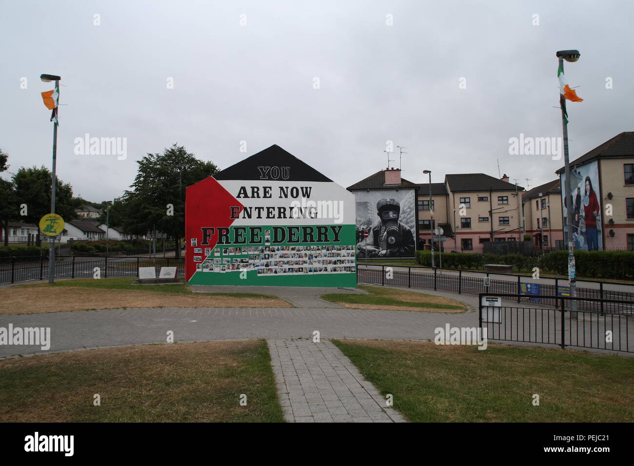 Identification au drapeau palestinien sur un panneau du Bogside, Derry ...