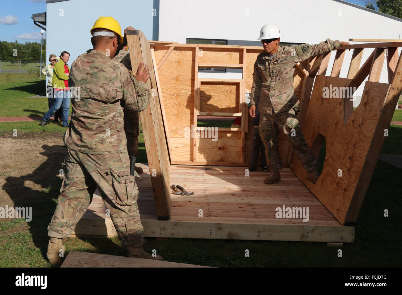 Soldiers assigned to 500th Engineer Company, 15th Engineer Battalion ...