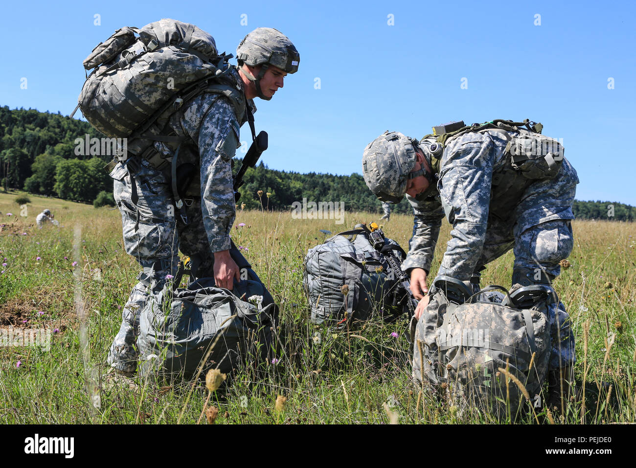 U.S. Soldiers of 82nd Airborne Division conduct airborne operations ...