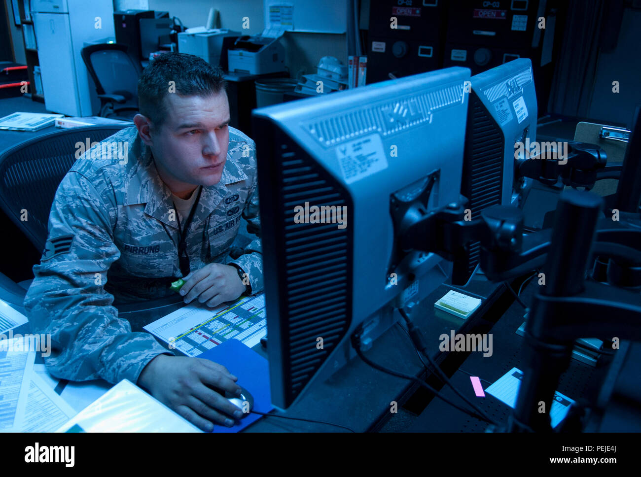 Air force office 365 hi-res stock photography and images - Alamy