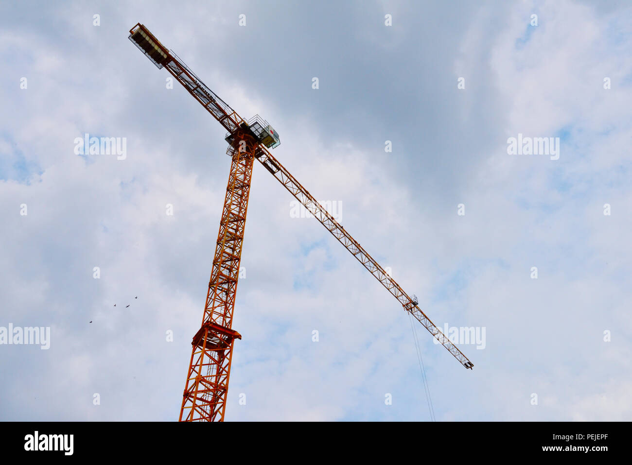 Construction site tower crane hi-res stock photography and images - Alamy