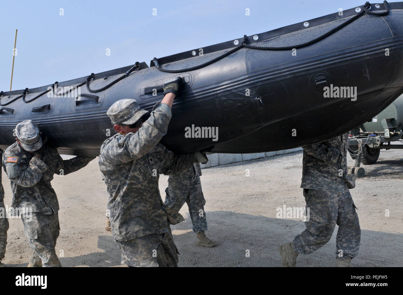U.S. Army Reserve Soldiers with the 391st Engineer Company out of Boise ...