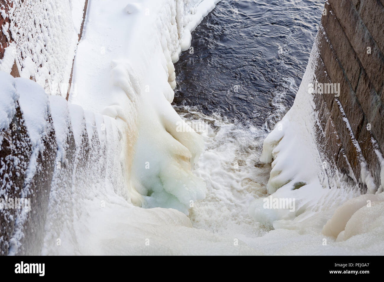 Dam water flowing hi-res stock photography and images - Alamy