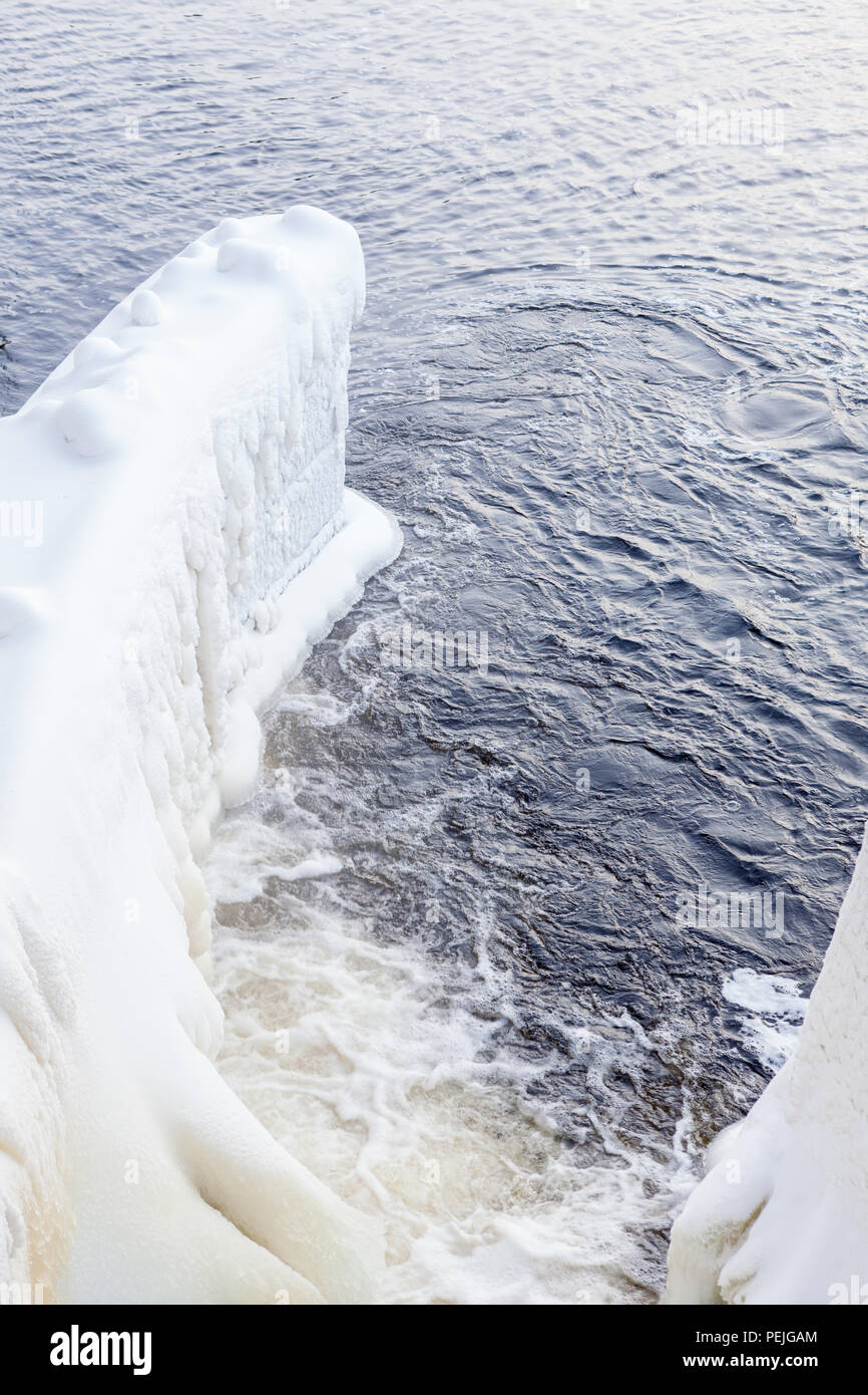 Dam water flowing hi-res stock photography and images - Alamy