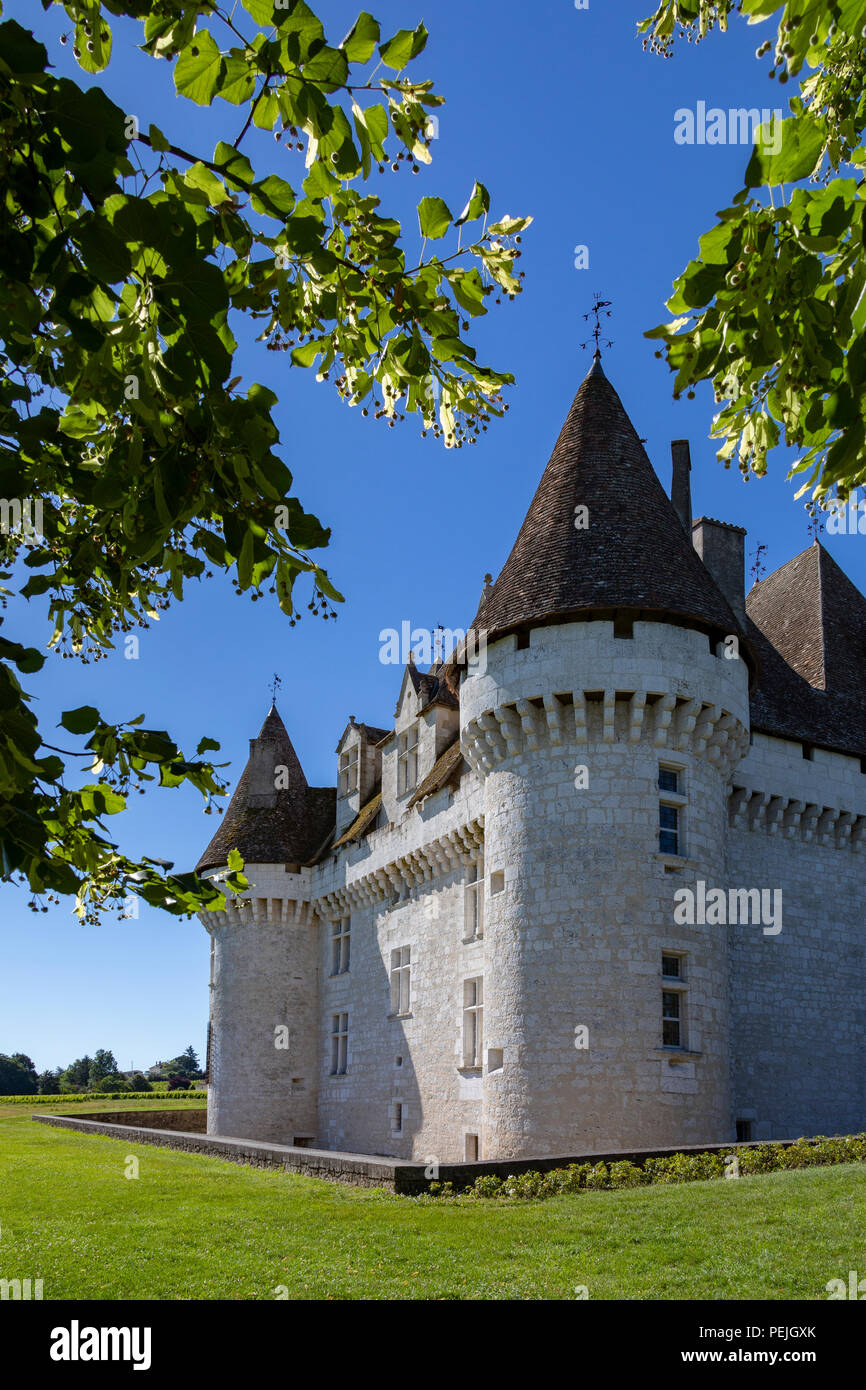 Monbazillac castle hi-res stock photography and images - Alamy
