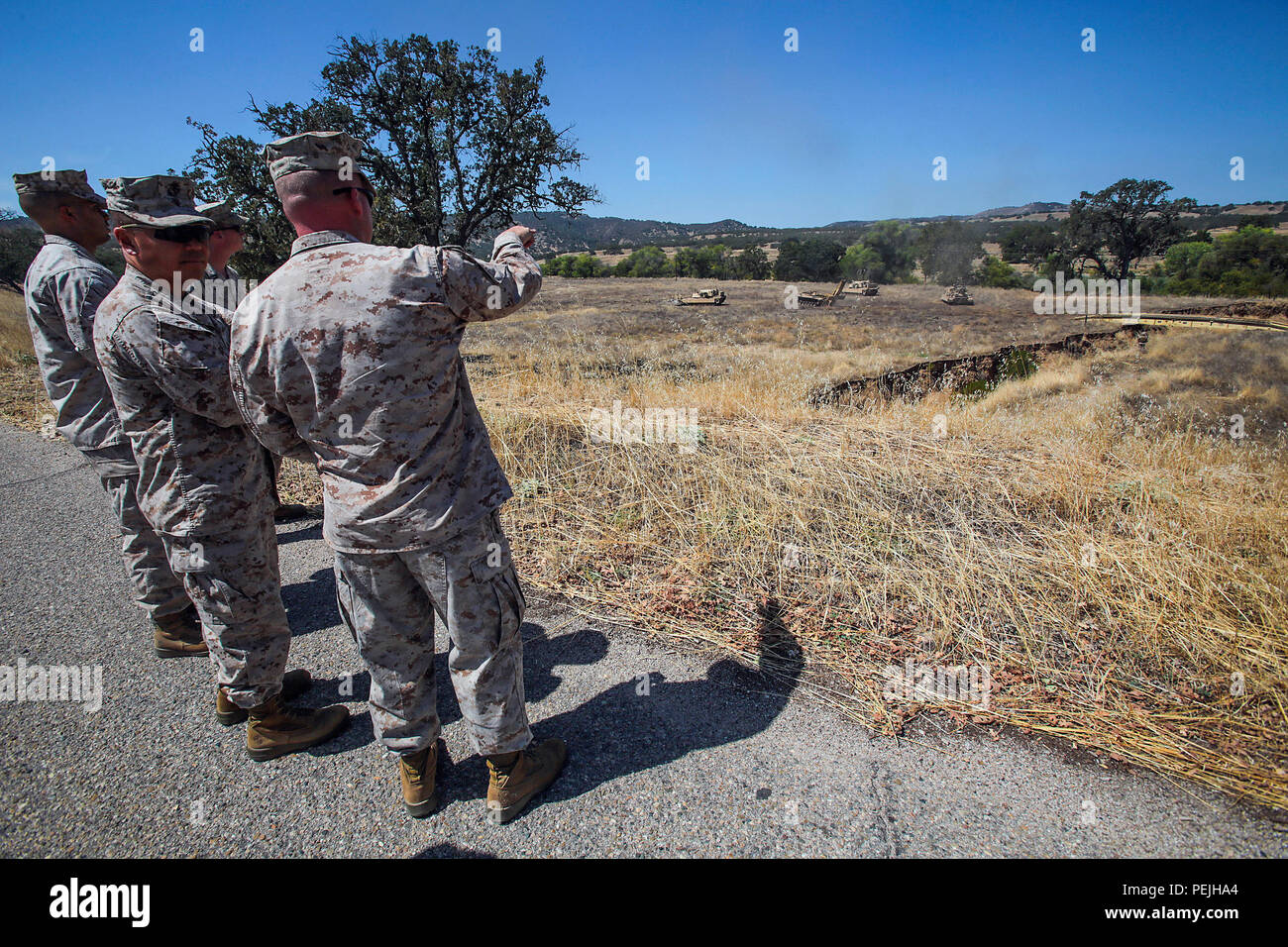 Brig. Gen. Daniel Yoo (center), then commanding general of 1st Marine ...