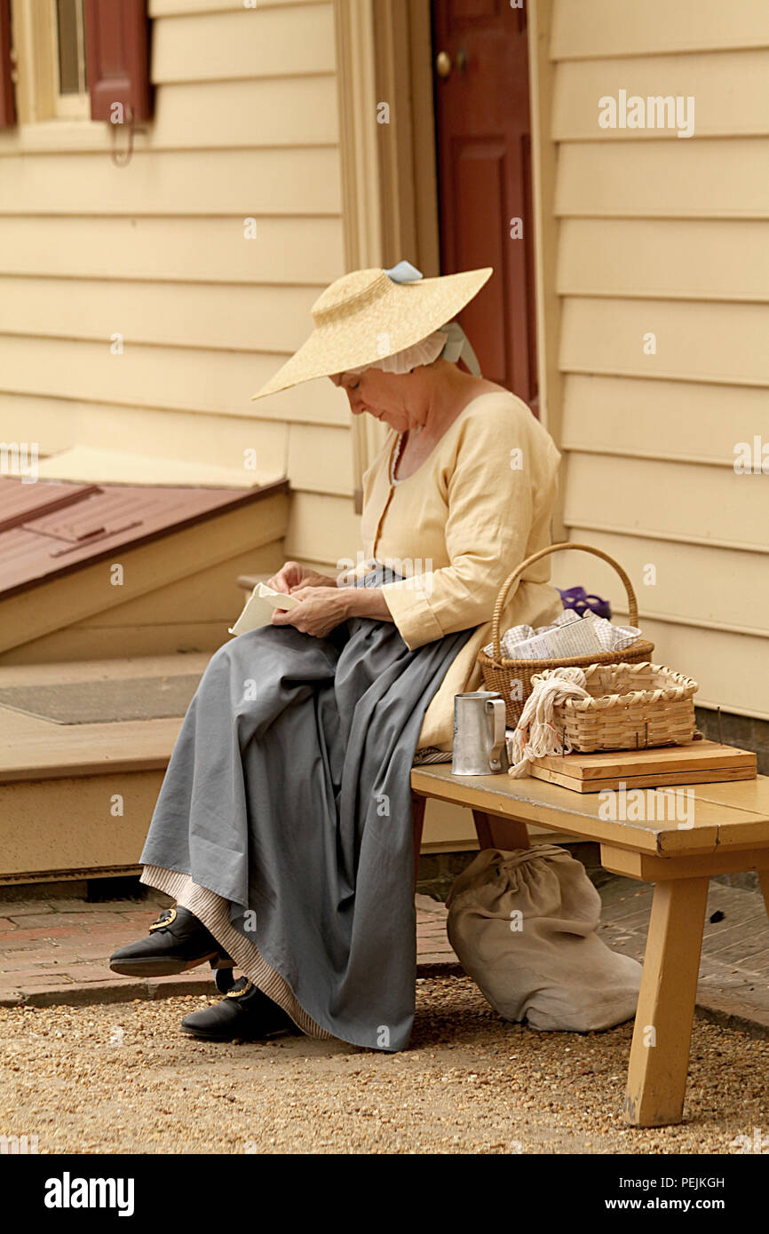 Williamsburg Colonial Woman High Resolution Stock Photography and ...