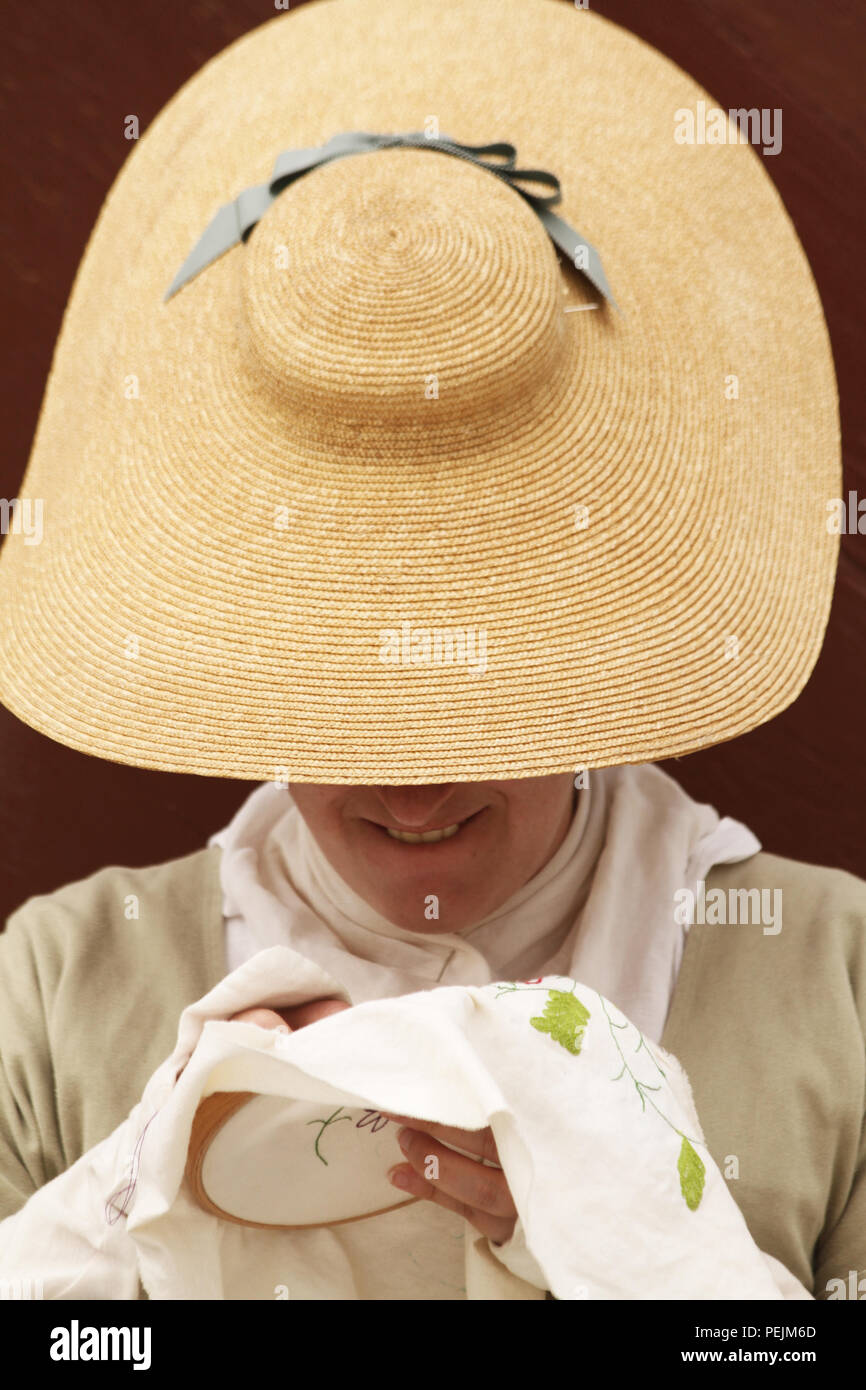 Williamsburg Colonial Woman High Resolution Stock Photography and ...