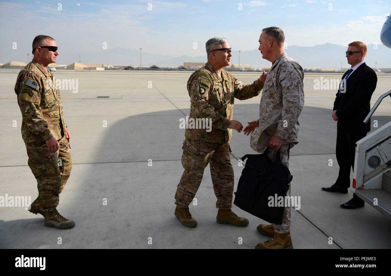 Gen. John Campbell welcomes Gen. Joseph Dunford to Bagram Air Field ...