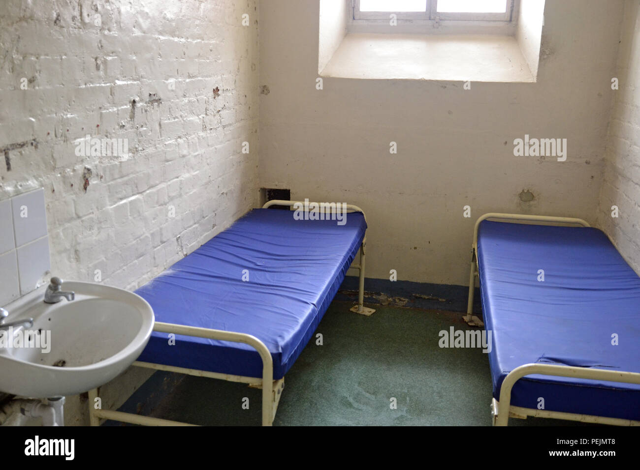 Empty prison cell uk hi-res stock photography and images - Alamy