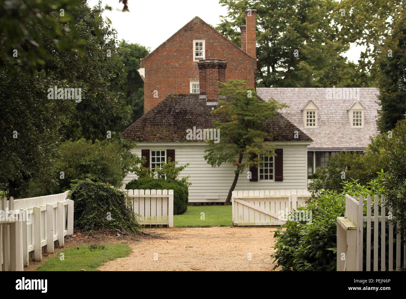Old house in Colonial Williamsburg, Virginia, USA Stock Photo - Alamy