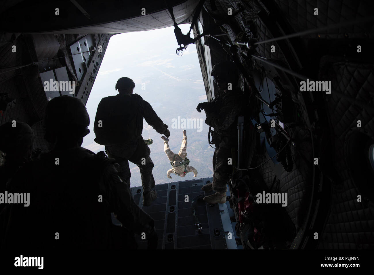 Members of the United States Army Special Operations Command Parachute ...