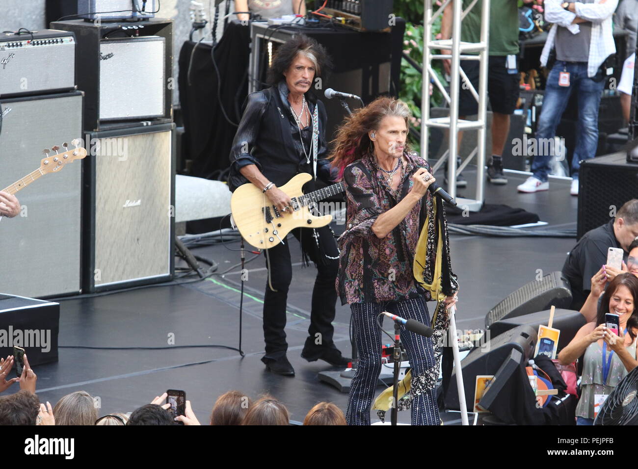 Steven tyler joe perry hi-res stock photography and images - Alamy