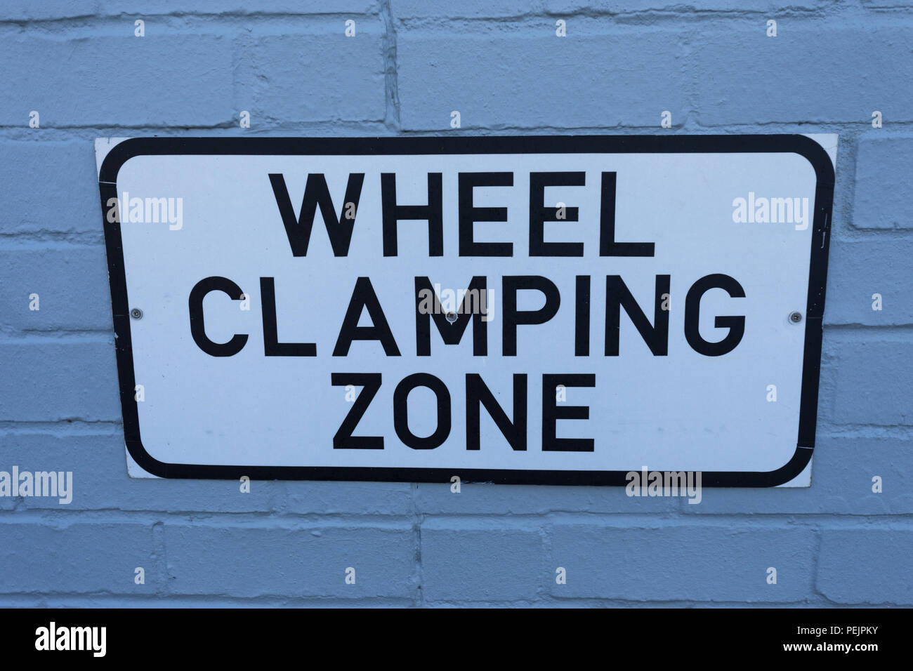 Clamping zone sign hi-res stock photography and images - Alamy