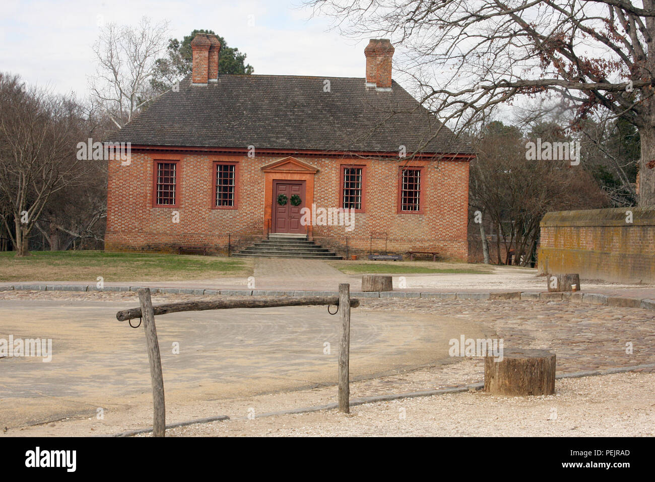Colonial brick building exterior hi-res stock photography and images ...