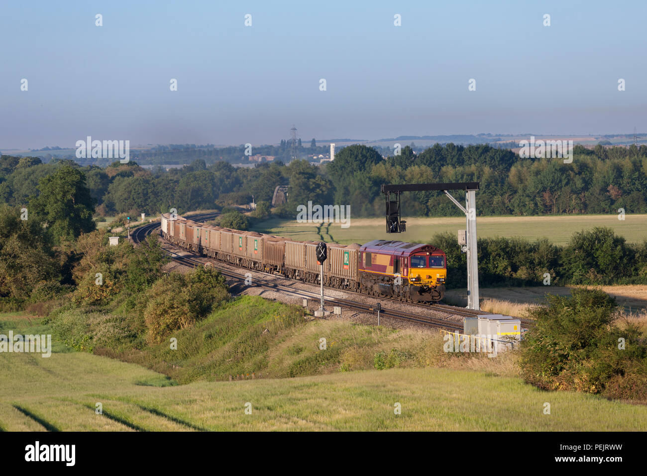 A DB cargo class 66 diesel locomotive at Culham (north of Didcot ...
