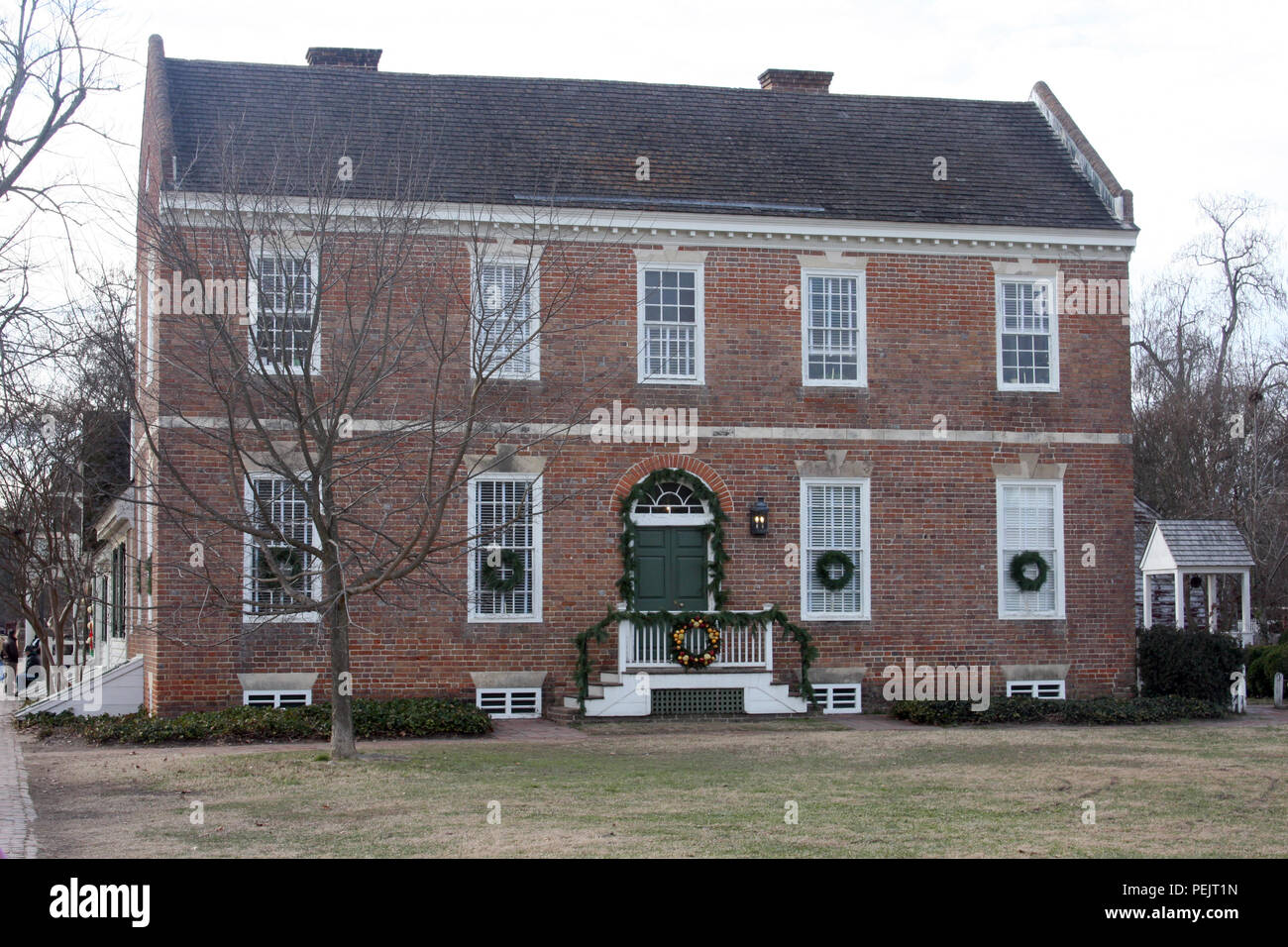 Old colonists building hi-res stock photography and images - Alamy