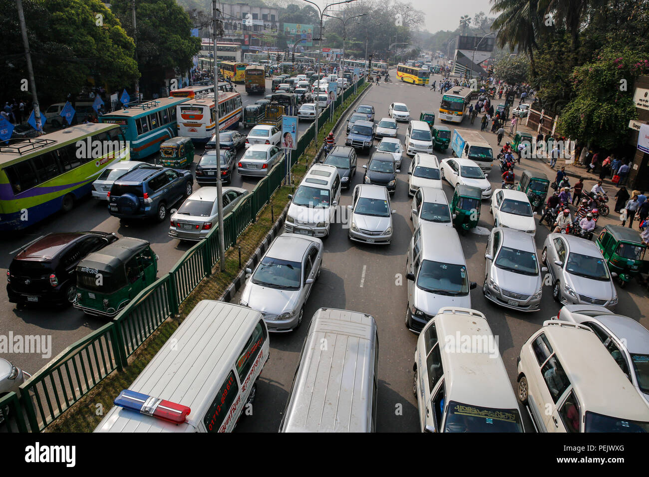 The Kazi Nazrul Islam Avenue at Shahbagh in Dhaka is clogged with ...