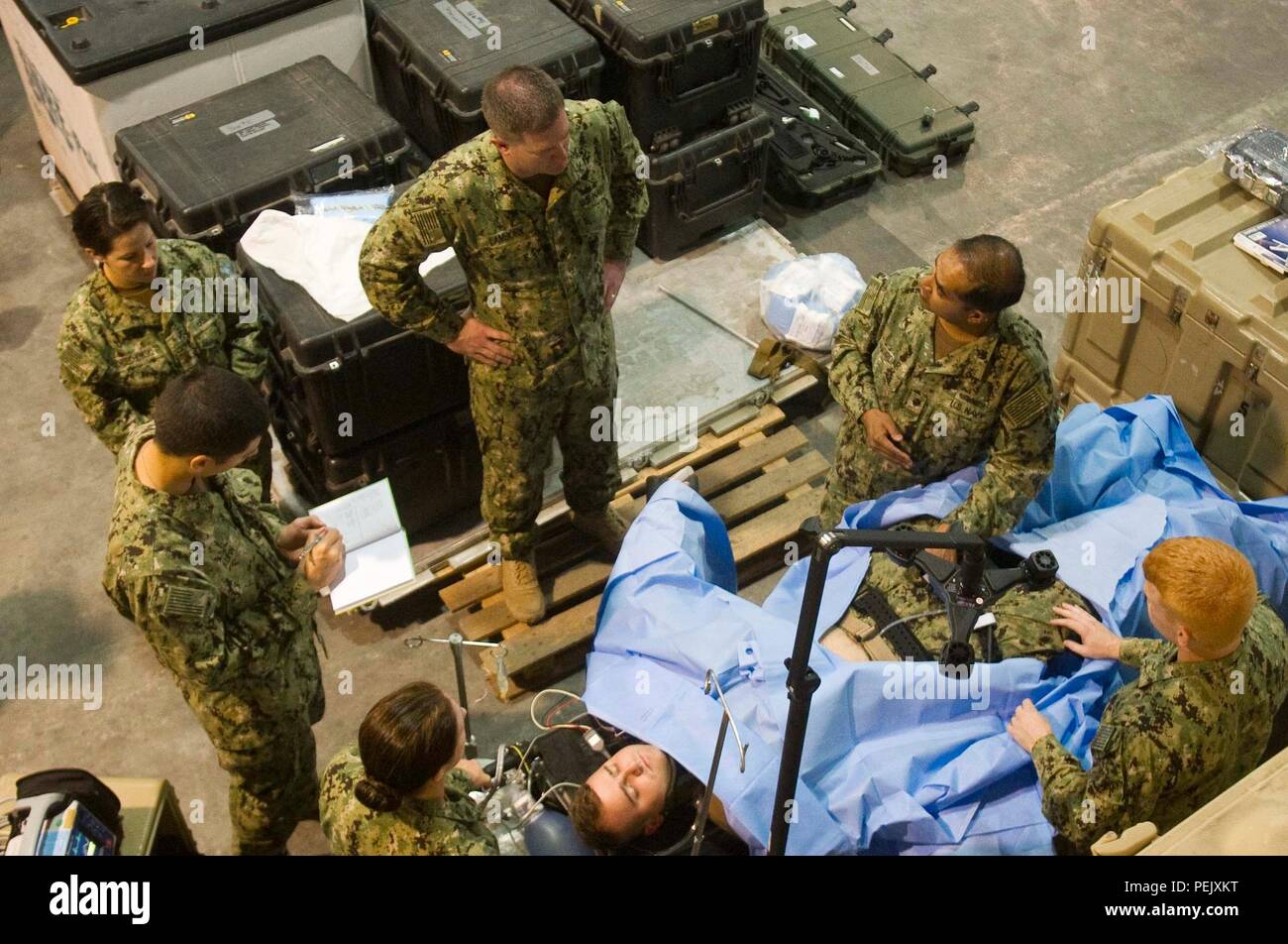 151108-N-CZ945-039 NAVAL SUPPORT ACTIVITY BAHRAIN (Nov. 8, 2015) Cmdr ...