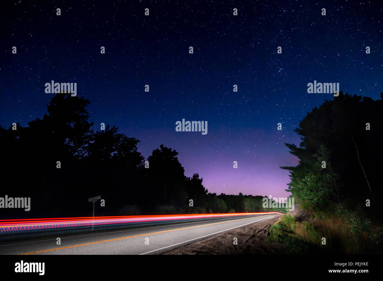 Dark night road hi-res stock photography and images - Alamy