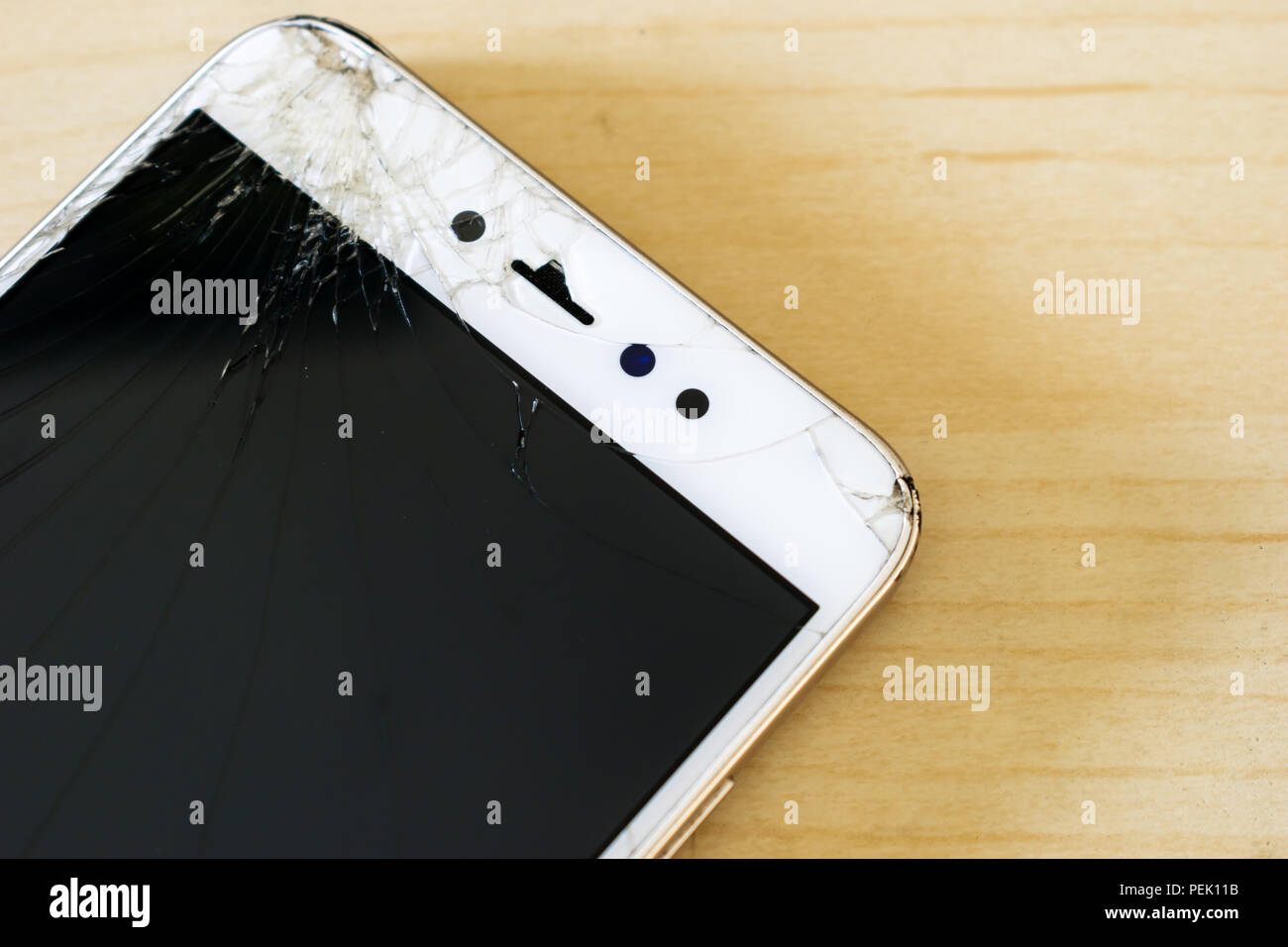 Mobile cracked screen hi-res stock photography and images - Alamy