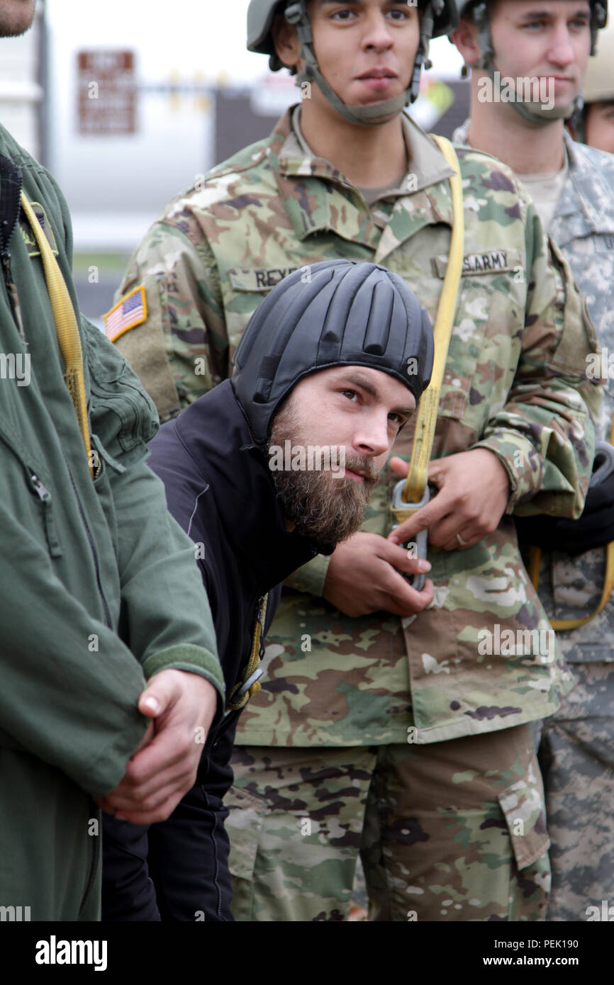 Dutch and U.S. paratroopers conduct sustained airborne training during ...