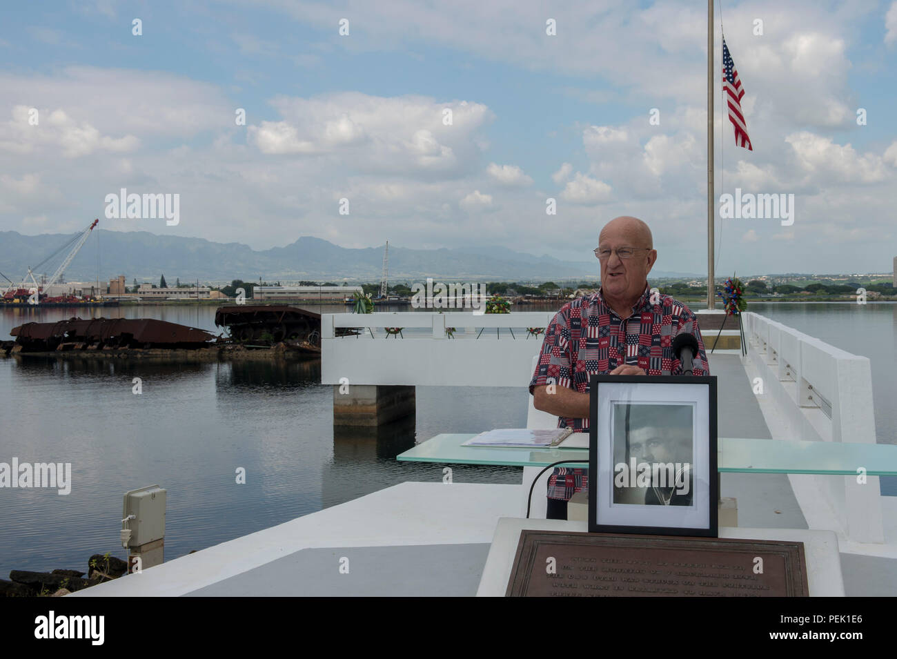 151207-N-YW024-023 PEARL HARBOR (Dec. 7, 2015) Pearl Harbor survivor ...