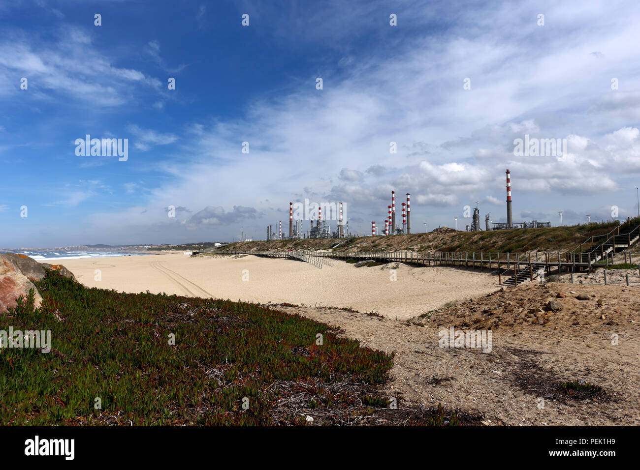 Oil sand refinery hi-res stock photography and images - Alamy
