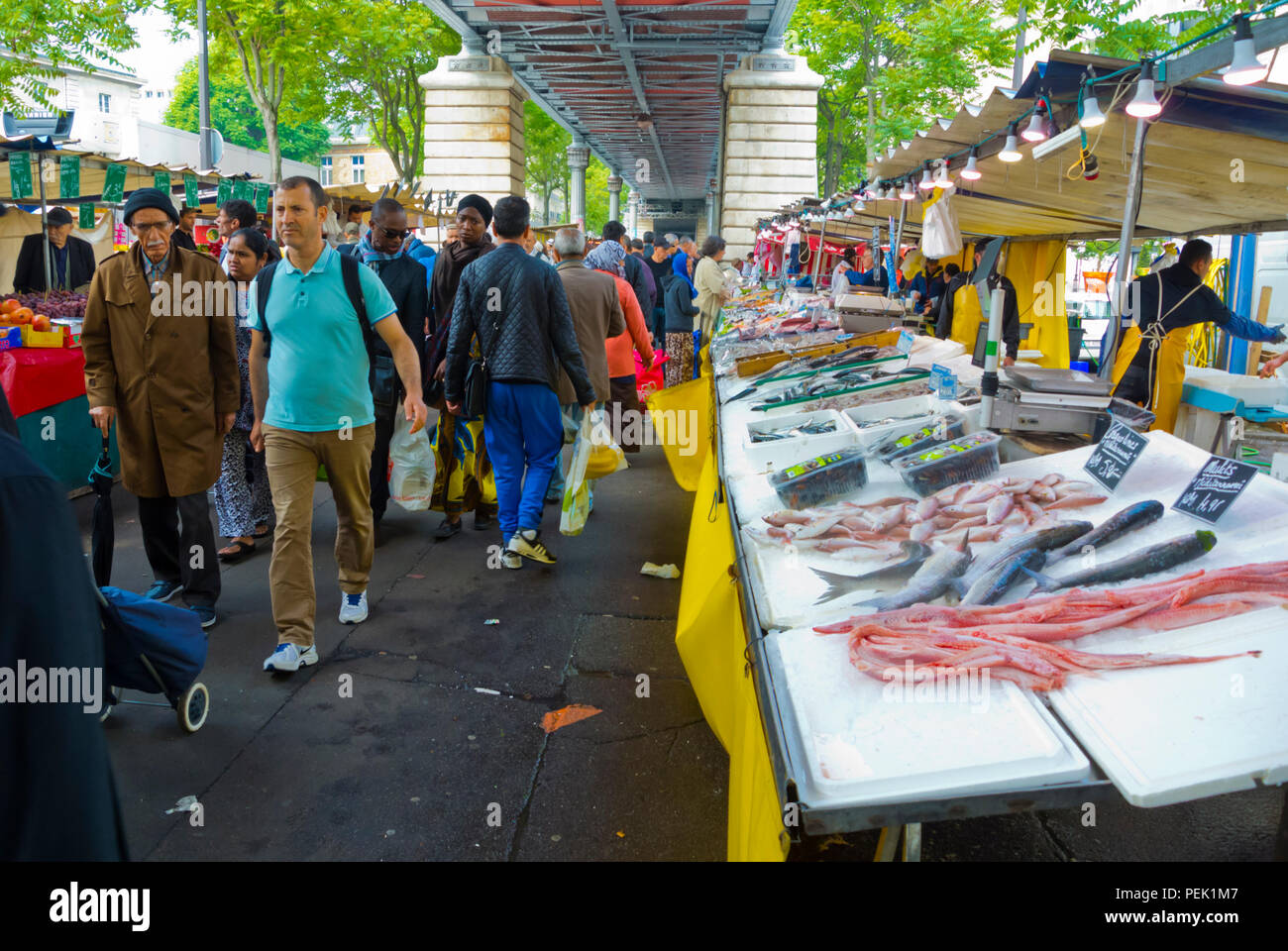 Marche barbes paris hi-res stock photography and images - Alamy