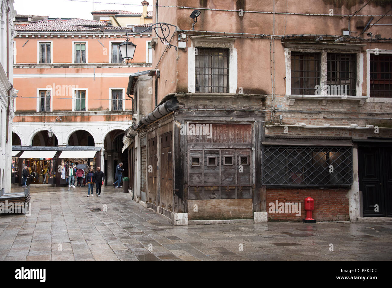Small alley behind the church of St James of Rialto, Venice Stock Photo ...