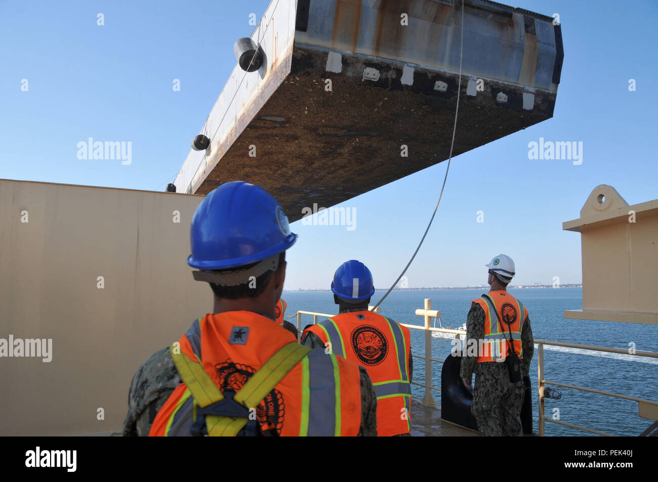 151208-N-ZZ999-039 NEWPORT NEWS, Va. (Dec. 8, 2015) - Sailors from Navy ...