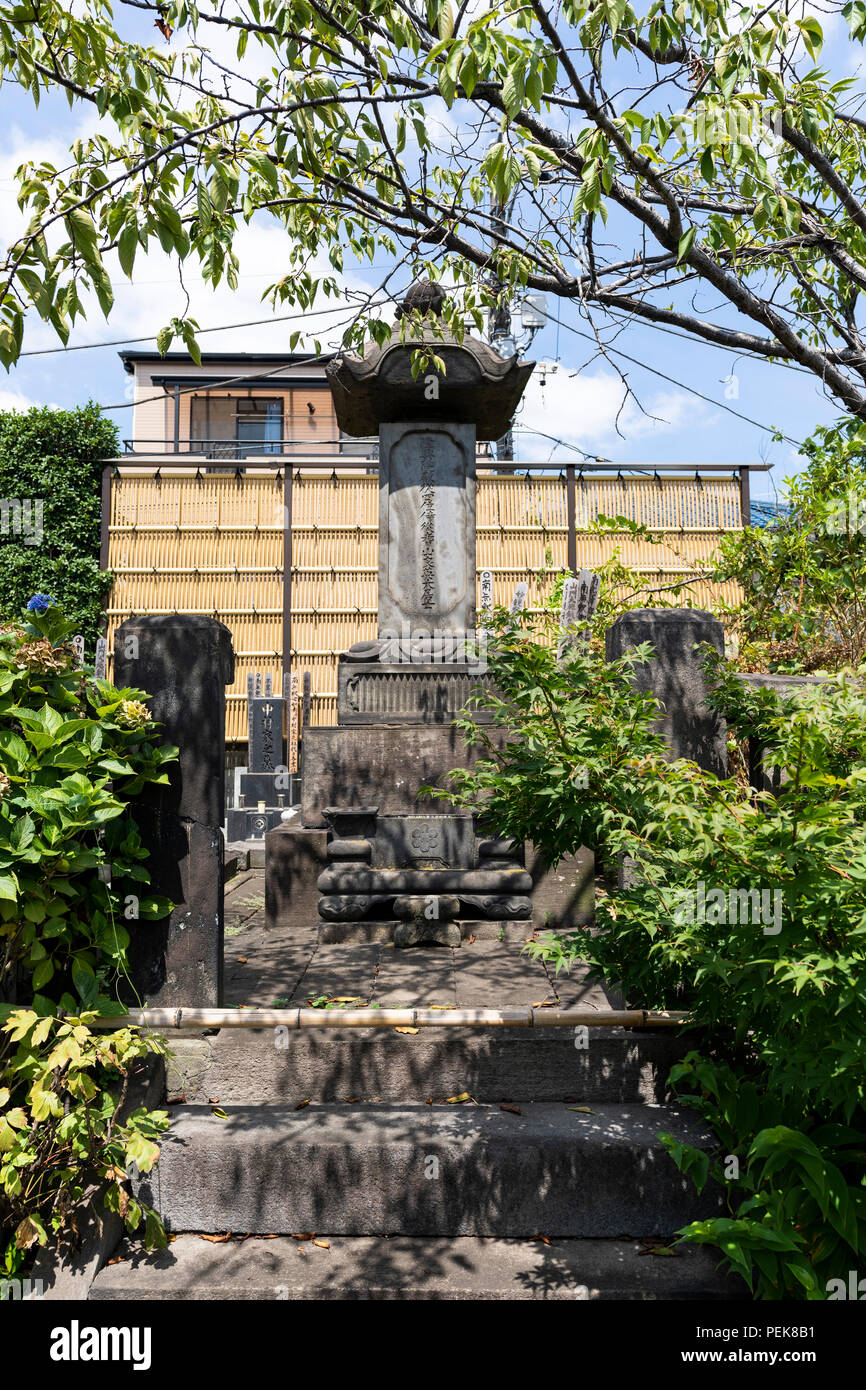 Tomb of Tanuma Okitsugu ( 1719 - 1788 ) roju of Tokugawa Bakuhu ...