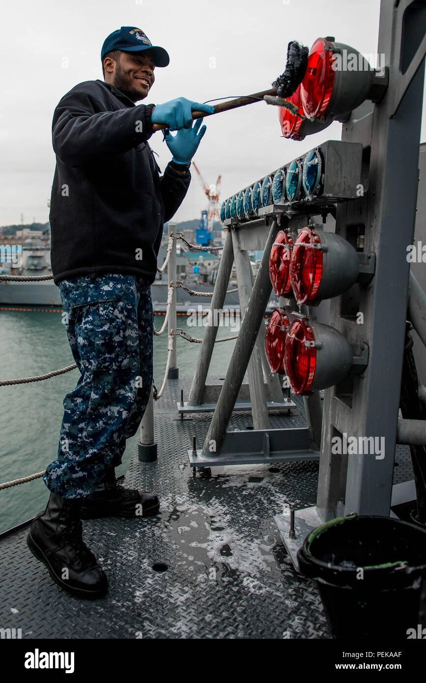 151215-N-YO638-146 YOKOSUKA, Japan (Dec. 15, 2015) Interior ...