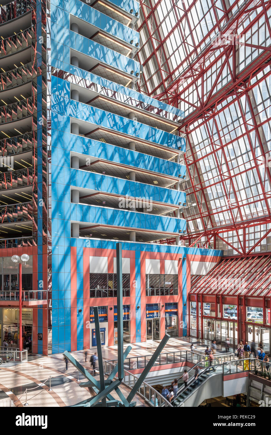 Interior atrium of the James R. Thompson Center - State of Illinois ...